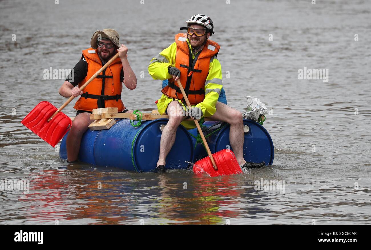Lewes, UK. 08th Aug, 2021. Adventurous seafarers navigate along the ...