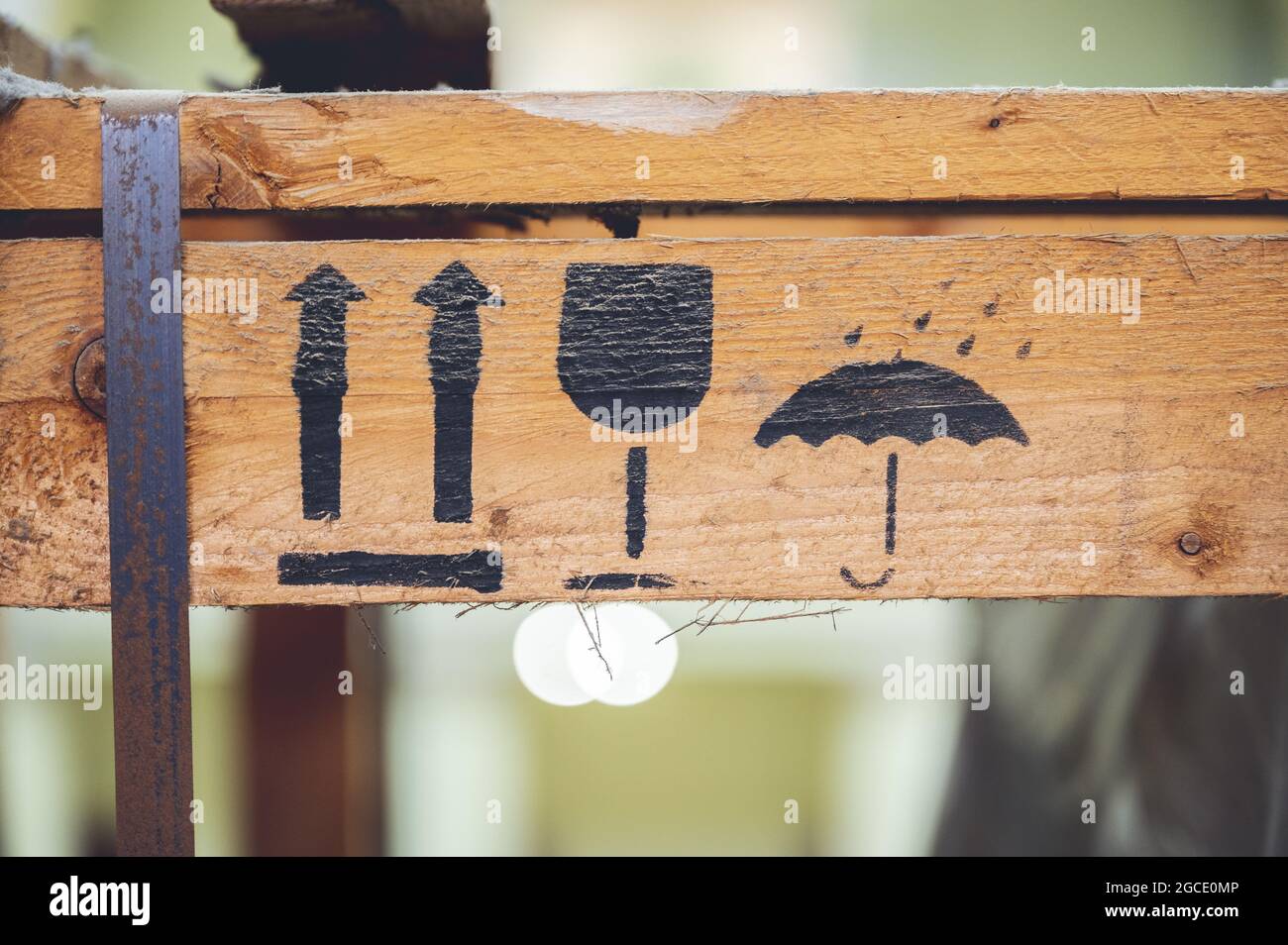 Caution fragile symbol hi-res stock photography and images - Alamy
