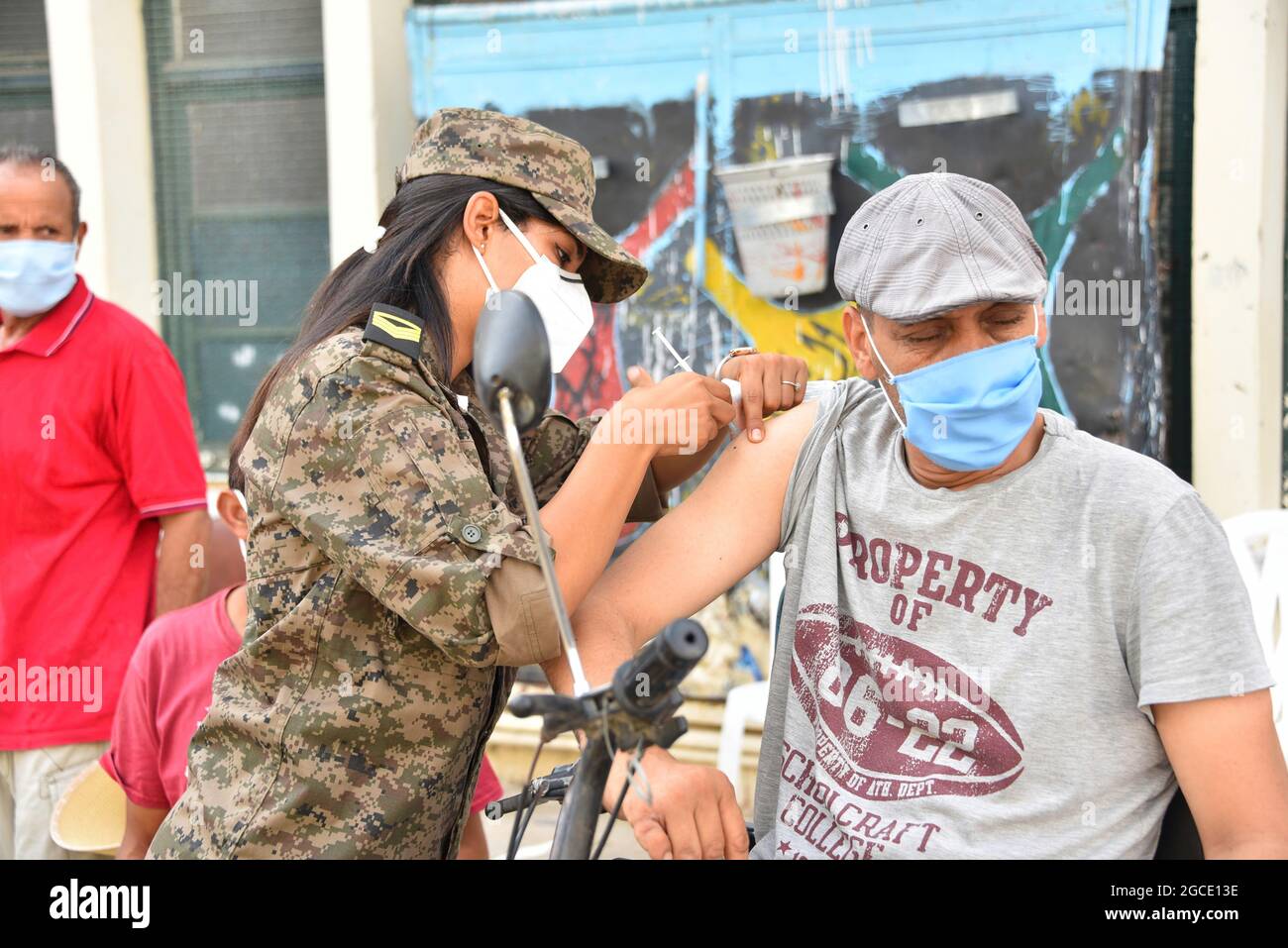 Vaccination injection army hi-res stock photography and images - Alamy