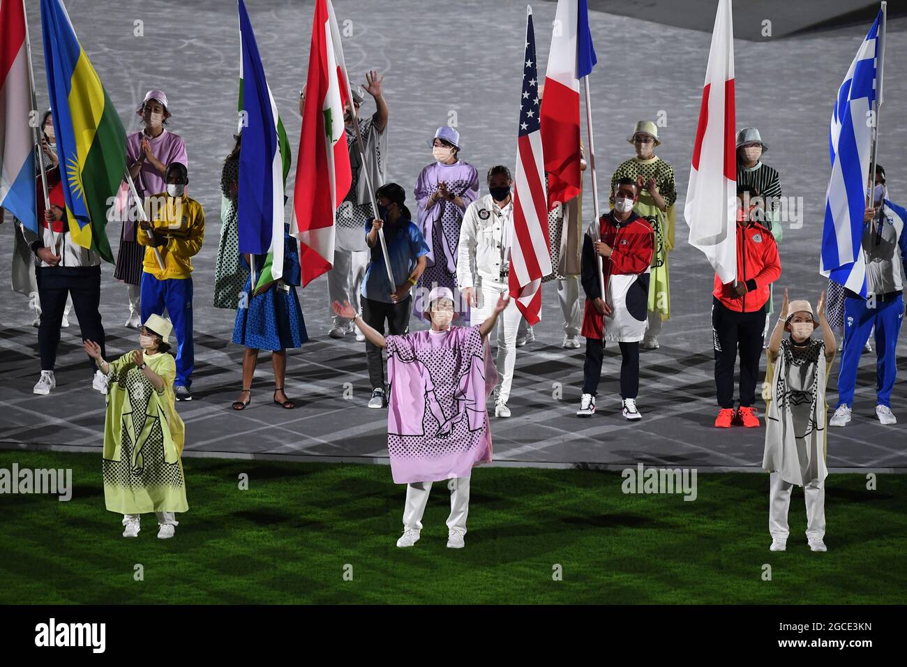 Tokyo, Japan. 08th Aug, 2021. The parade of national flags arrives for ...