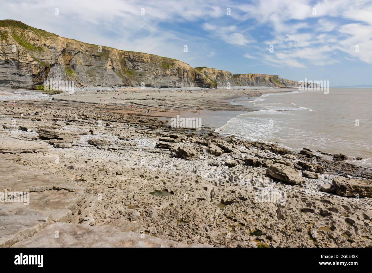 Cliffs on southerndown bridgend hi-res stock photography and images - Alamy