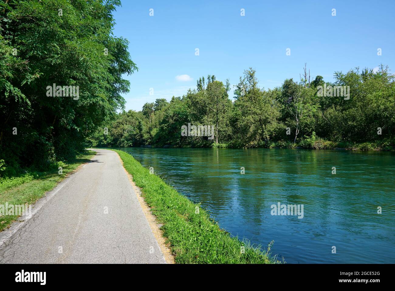 Cuggiono (Mi), Italy, the Naviglio Grande river Stock Photo - Alamy