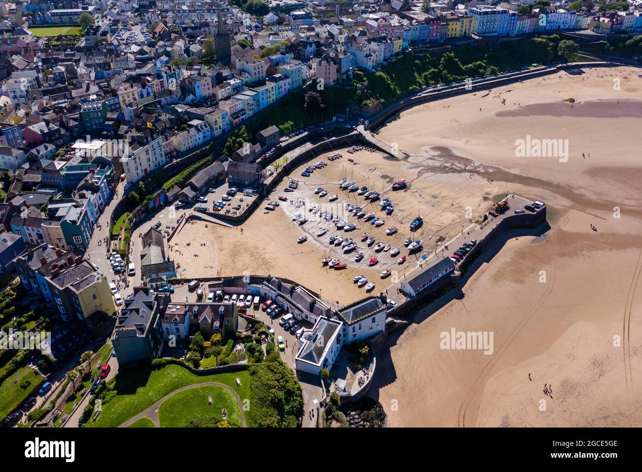 Aerial view of a dry harbour at lowtide in a colourful town (Tenby ...