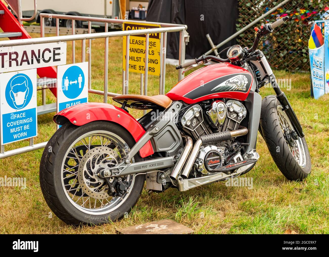 Wall of death motorcycle hi-res stock photography and images - Alamy