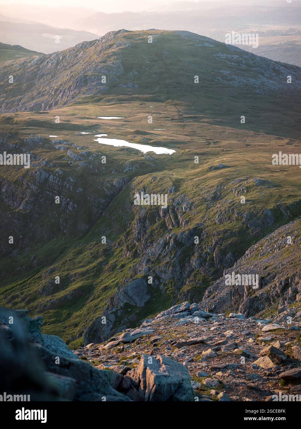 Sunrise at llyn caseg-fraith, Snowdonia Stock Photo - Alamy