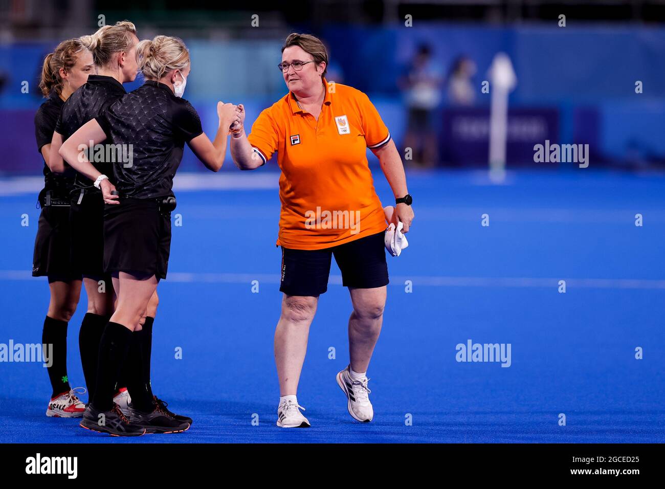 TOKYO, JAPAN - AUGUST 6: coach Alyson Annan of the Netherlands during ...