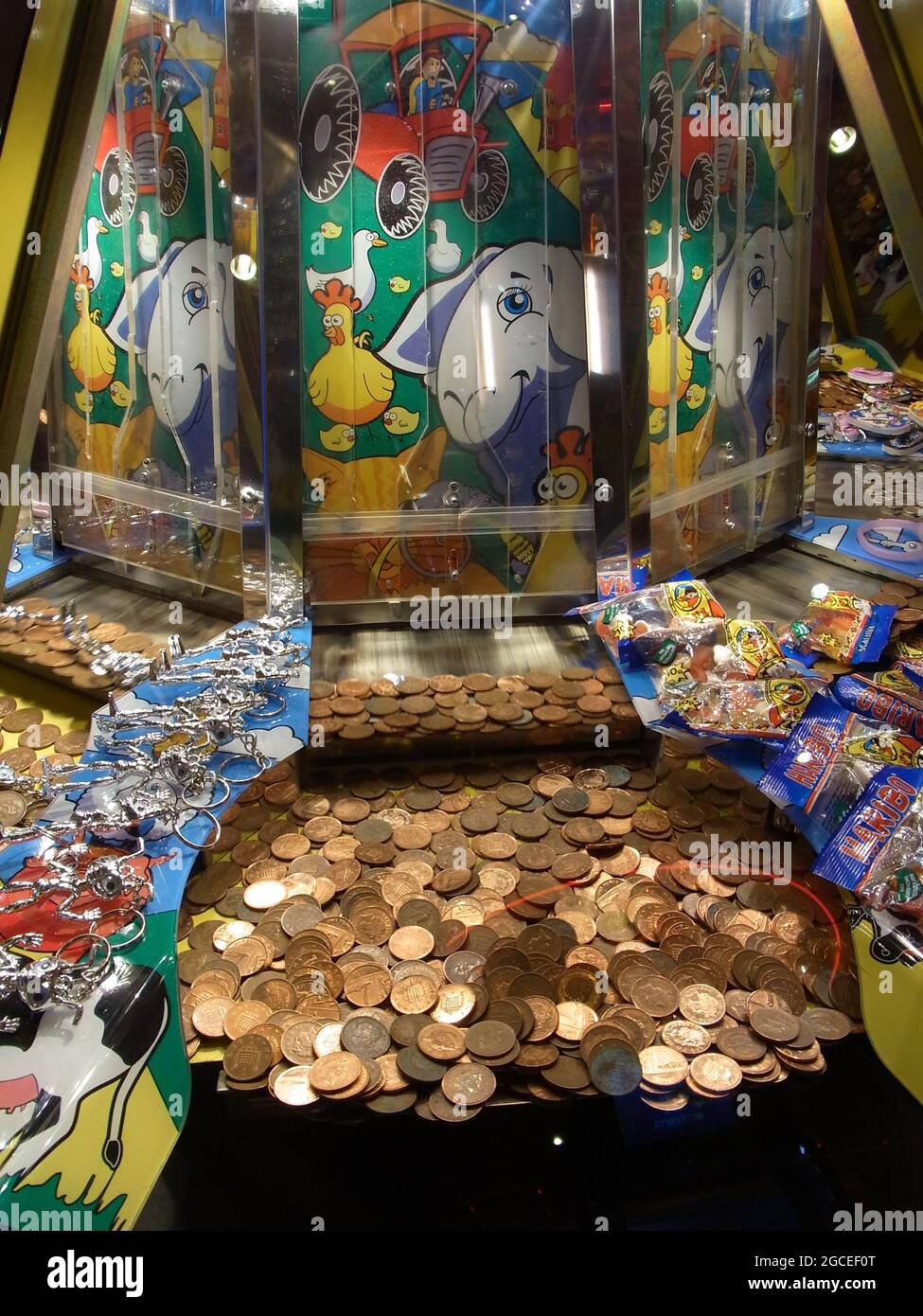 Penny arcade machine hi-res stock photography and images - Alamy