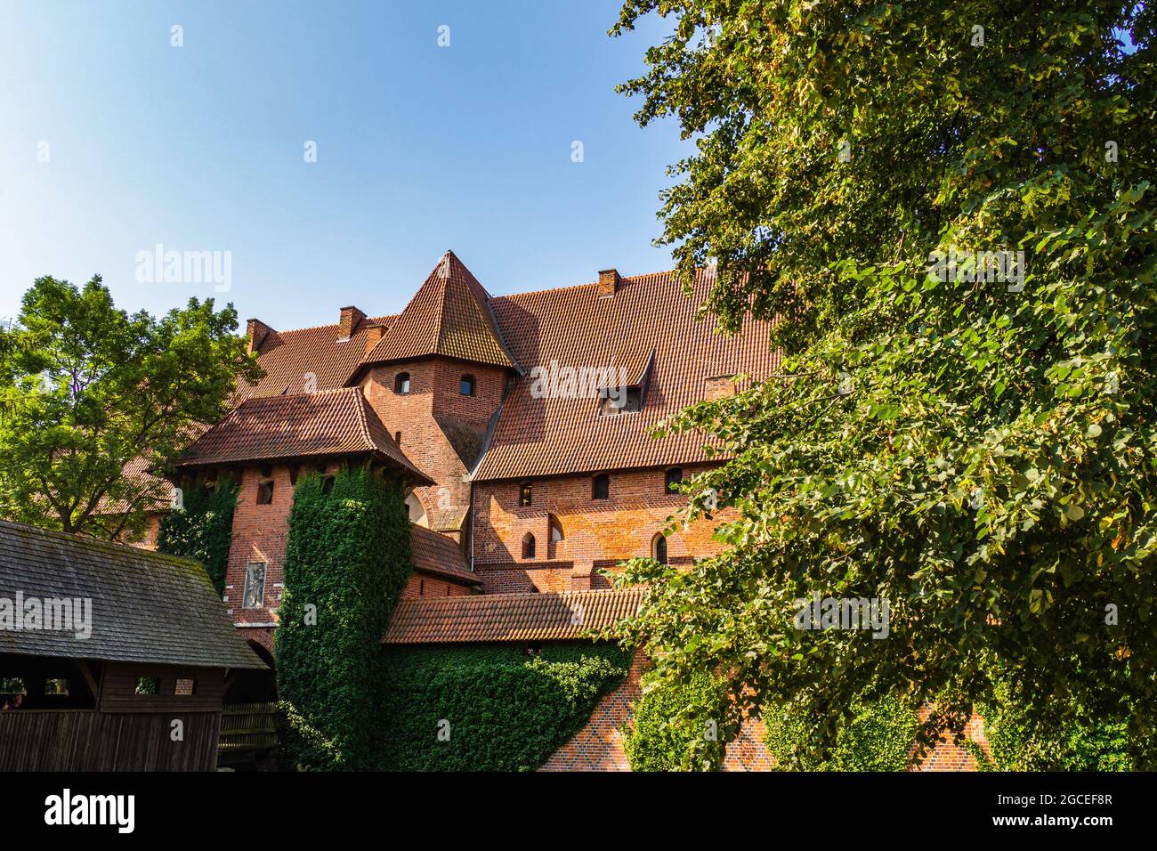 Malbork Castle, Impressive Medieval Castles and the well-fortified ...