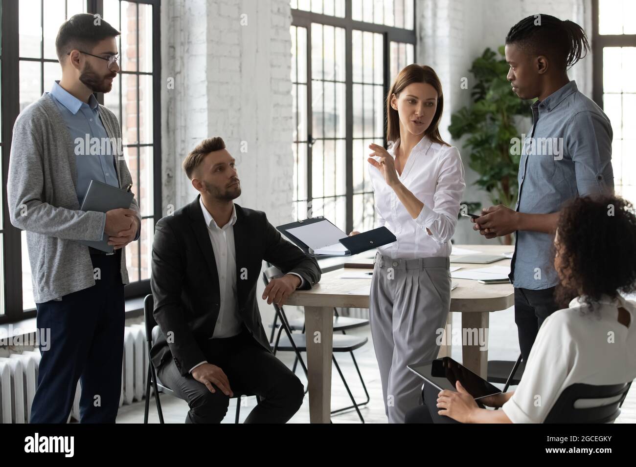 Team thinking hi-res stock photography and images - Alamy