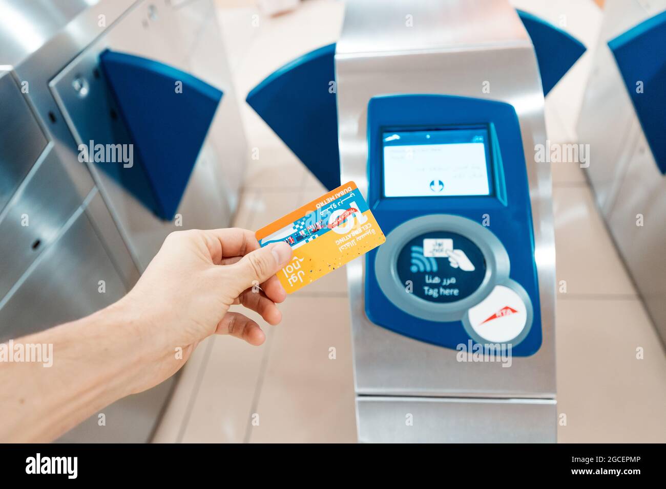 Tapping transport card train platform hi-res stock photography and ...