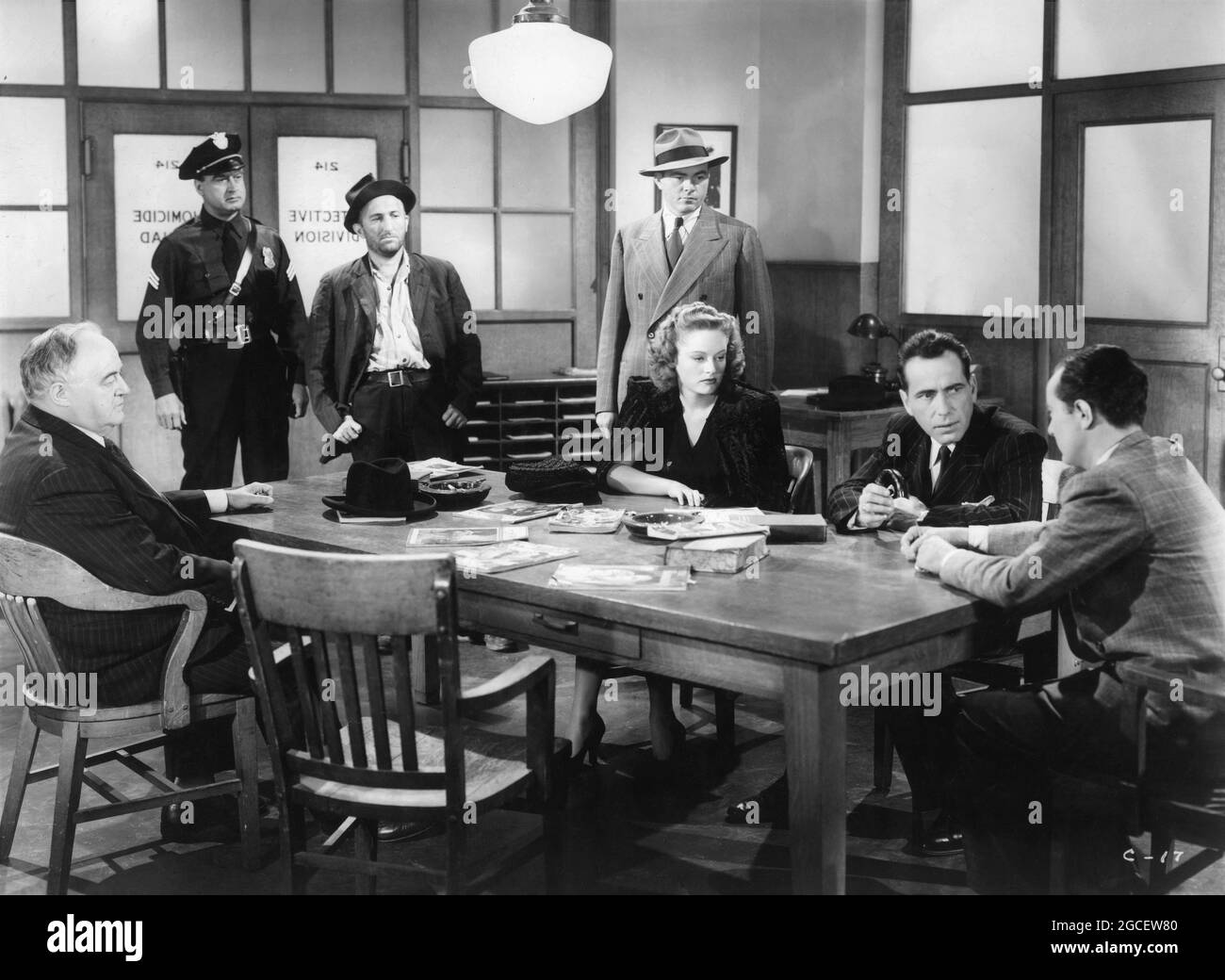 Conflict 1945 humphrey bogart hi-res stock photography and images - Alamy