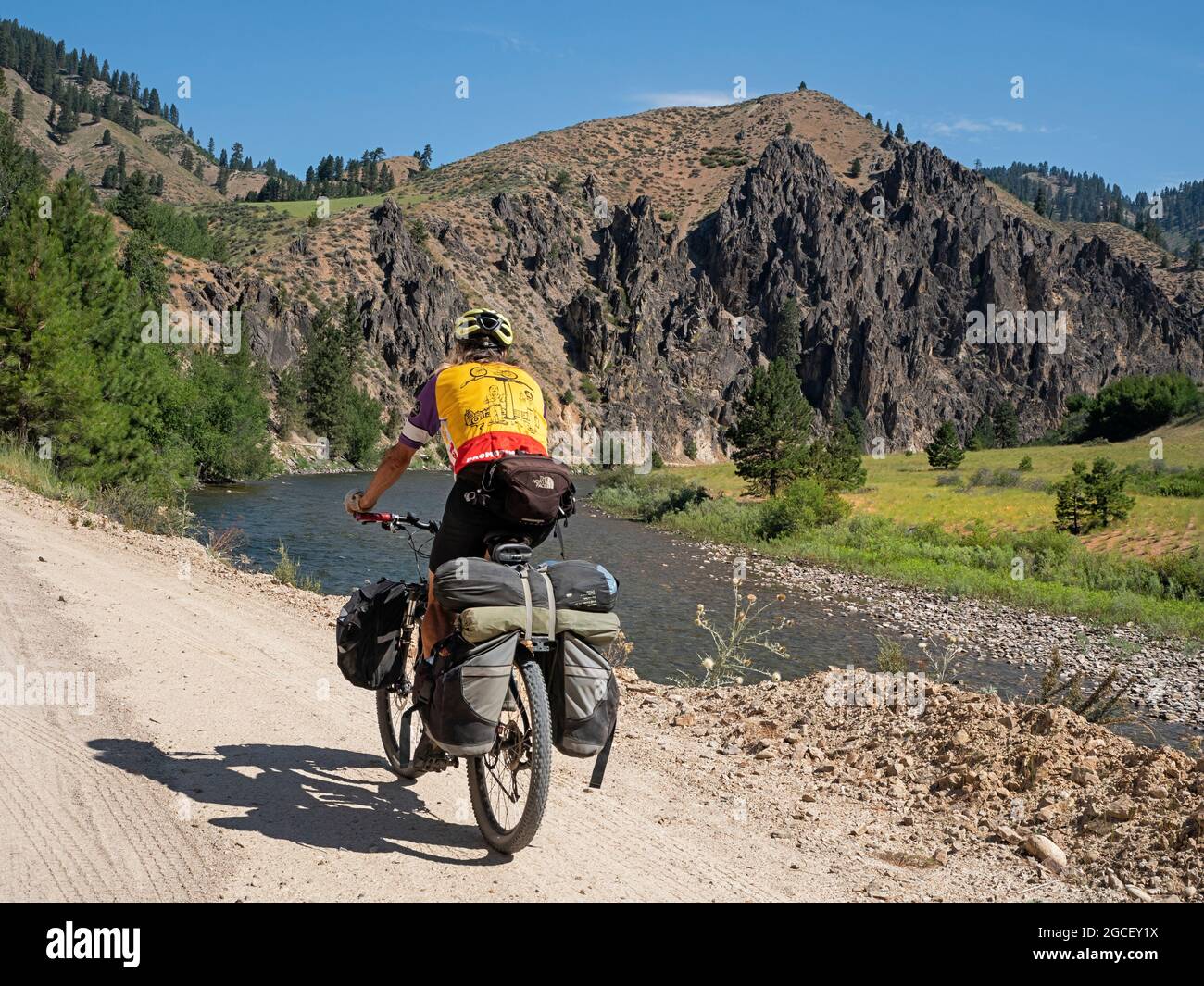 Towering cliffs hi-res stock photography and images - Alamy