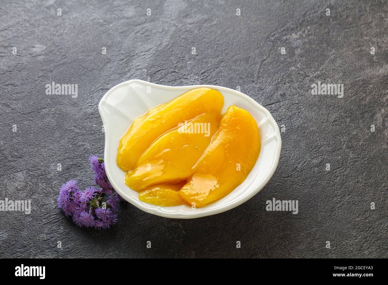 Mango slices tin can fruit hi-res stock photography and images - Alamy