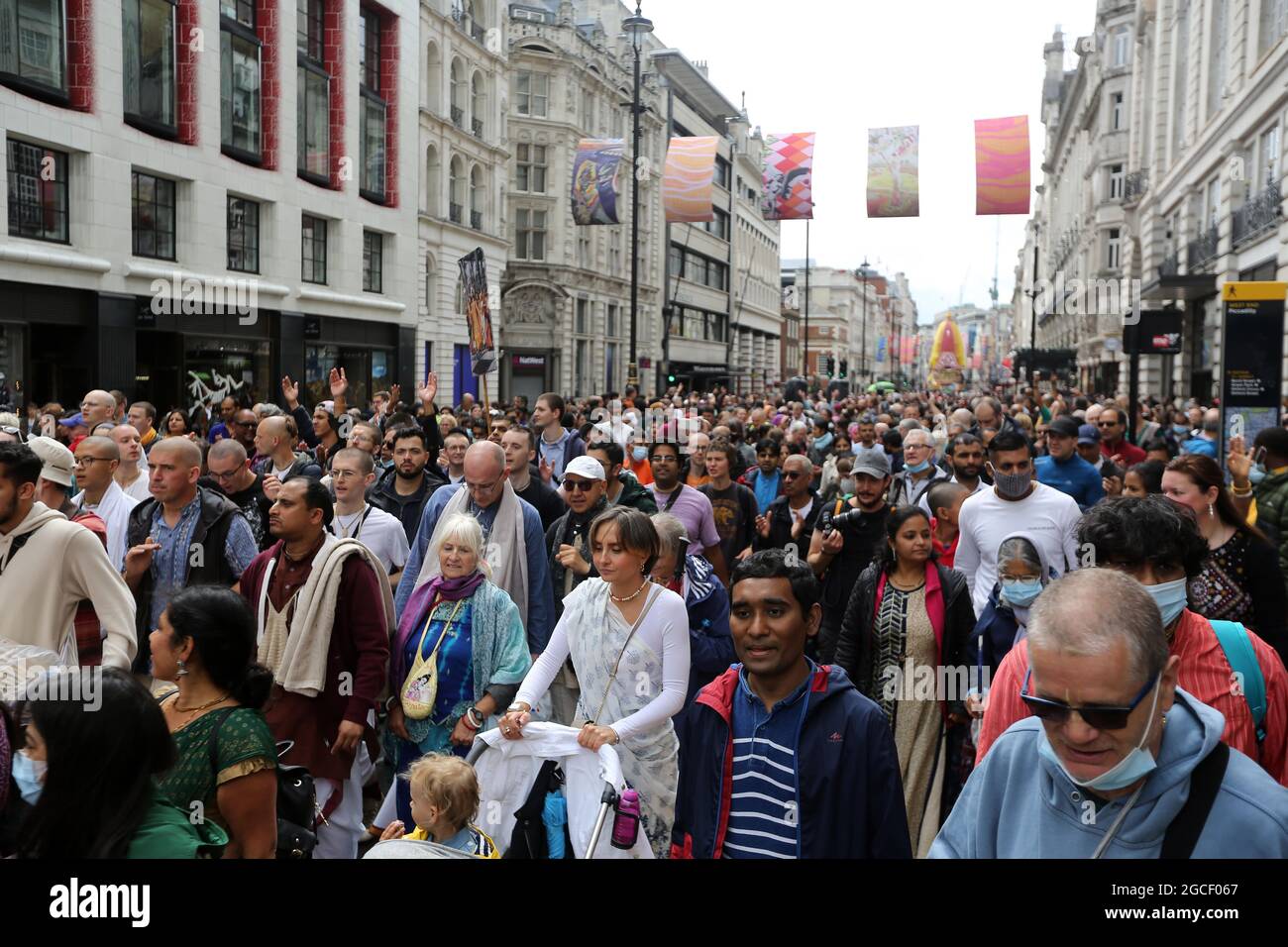 London, England, UK. 8th Aug, 2021. Members of Hindu community takes ...