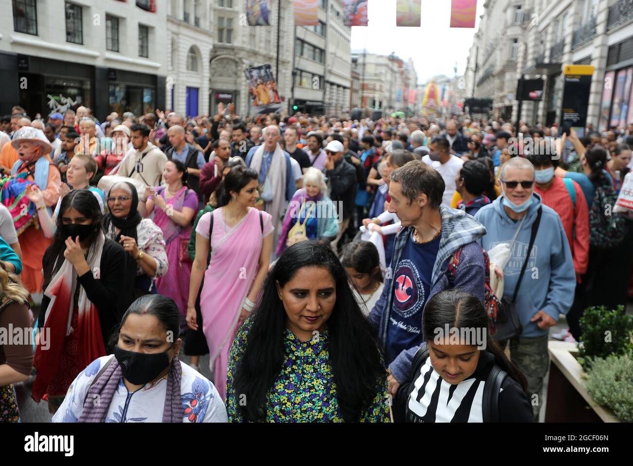 London, England, UK. 8th Aug, 2021. Members of Hindu community takes ...