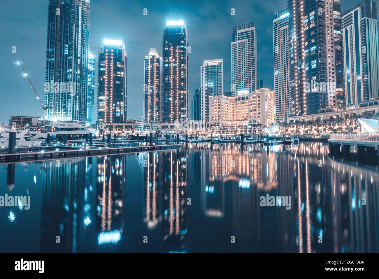 Dubai yacht club marina promenade hi-res stock photography and images ...