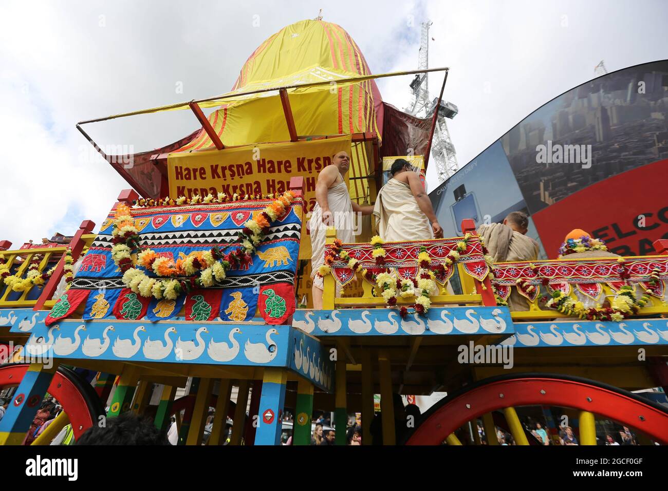 London, England, UK. 8th Aug, 2021. Members of Hindu community takes ...
