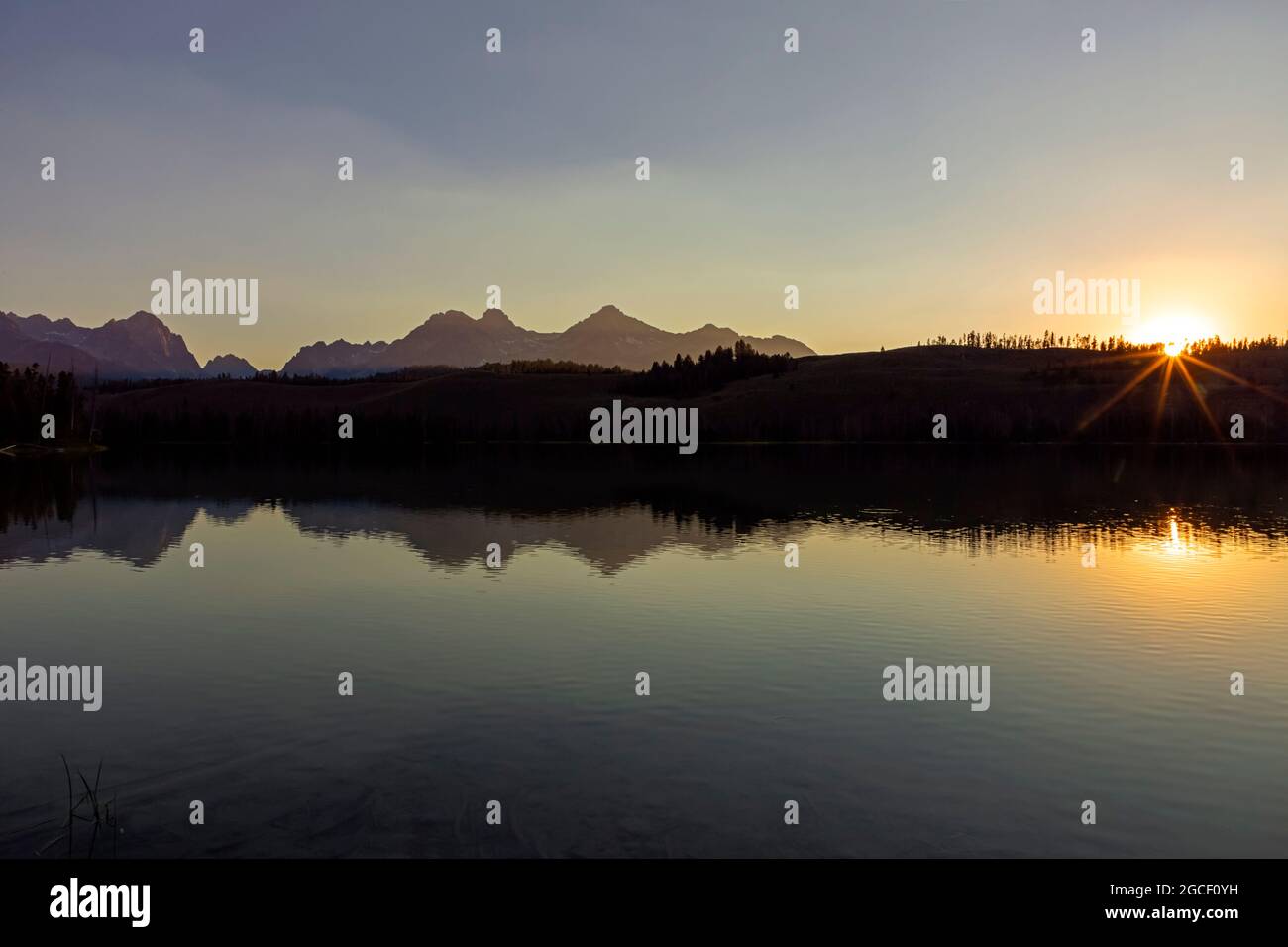 ID00842-00...IDAHO - Sunset at Little Redfish Lake in the Sawtooth ...