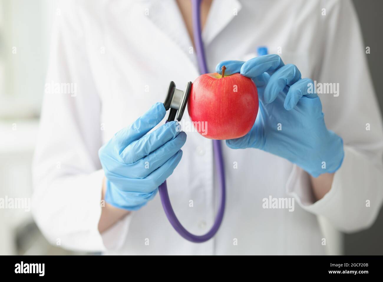 Doctor hand listen stethoscope hi-res stock photography and images - Alamy