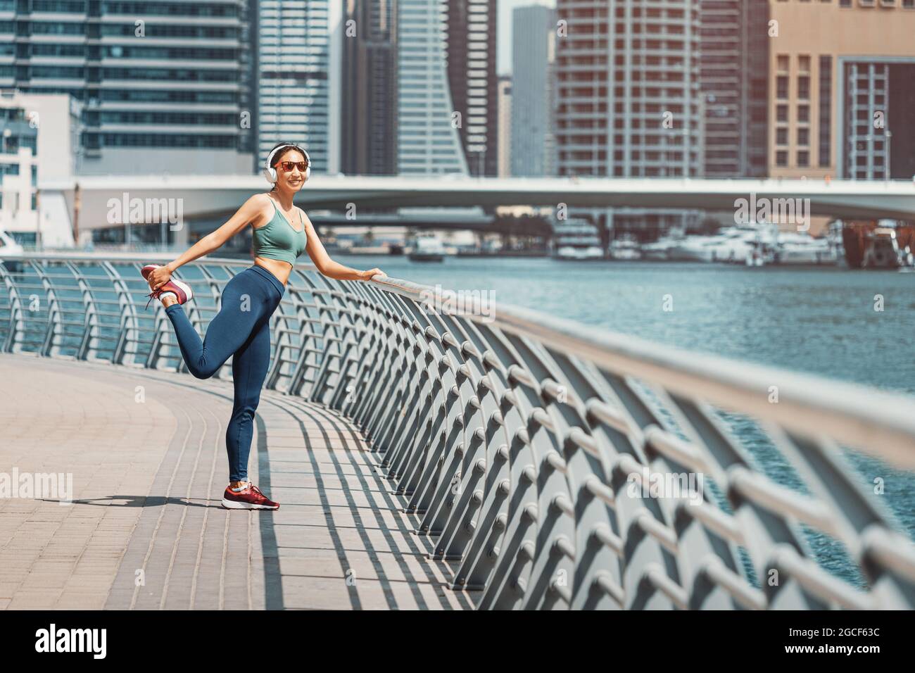 Quadriceps workout hi-res stock photography and images - Alamy