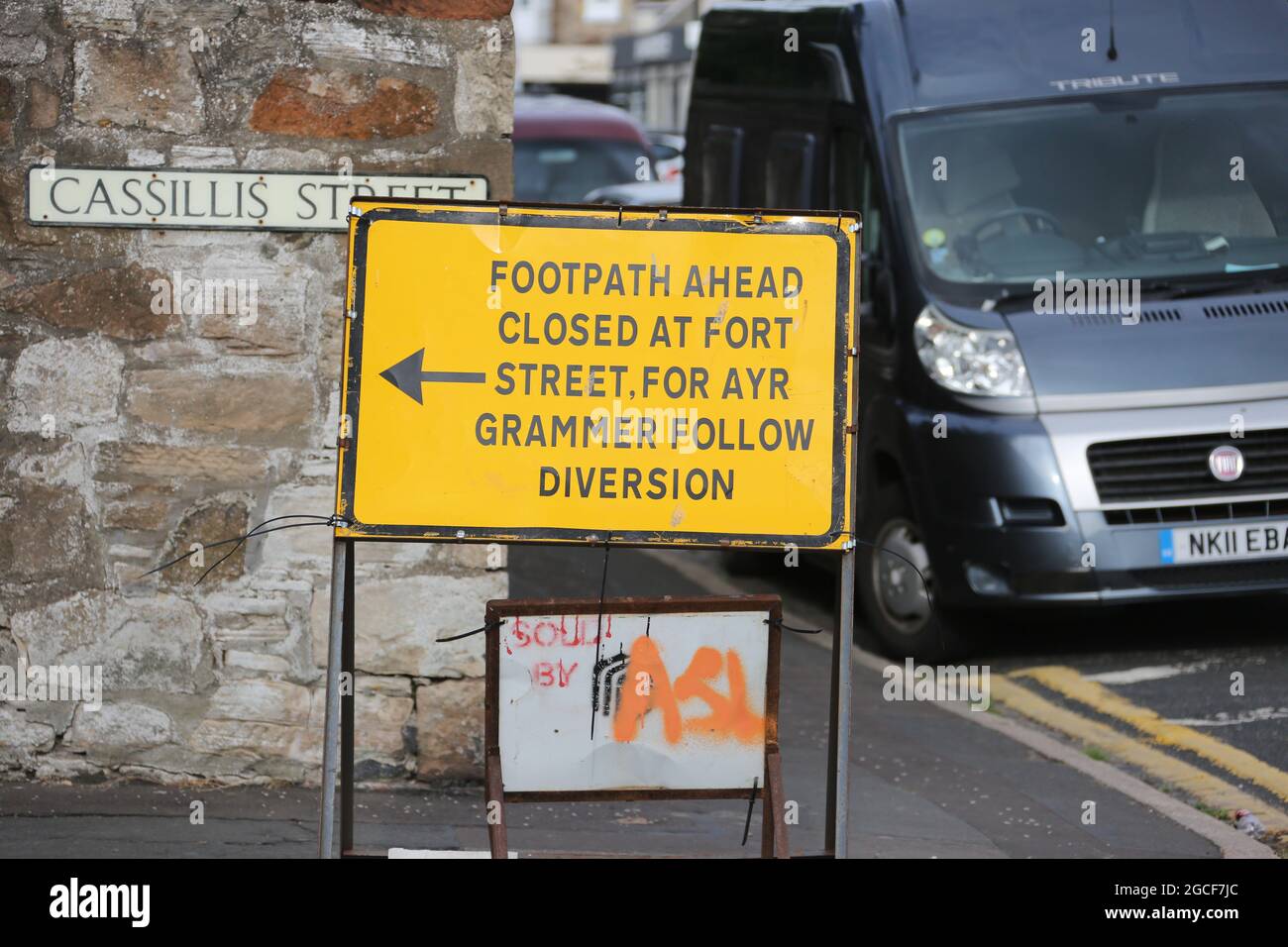 Temporay road sign hi-res stock photography and images - Alamy
