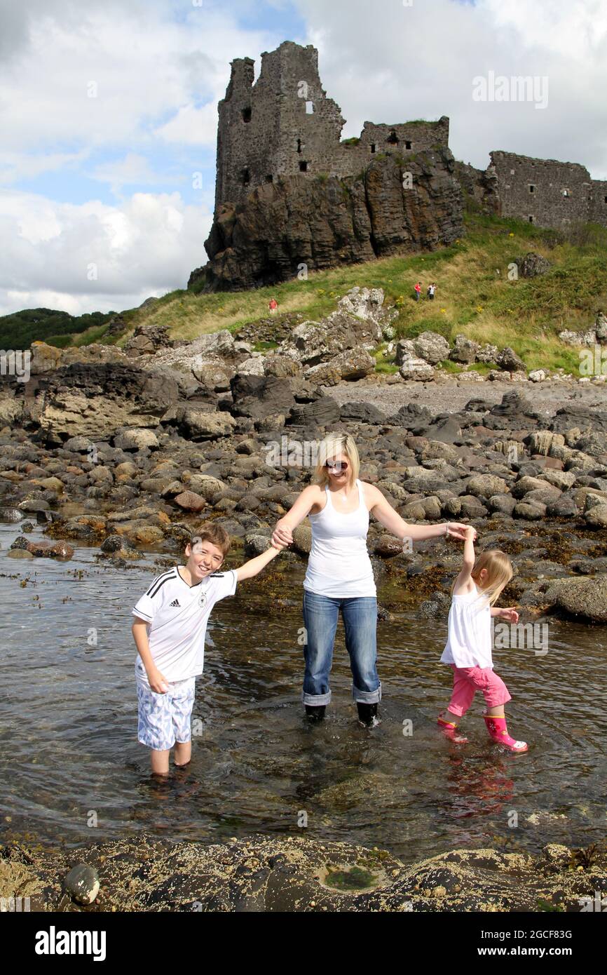 Ayrshire Carrick Dunure Family playing by waters edge Stock Photo - Alamy
