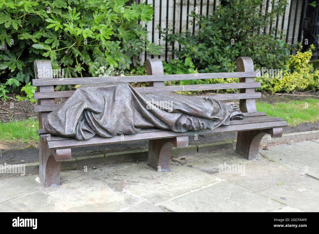 Homelessness sculpture hi-res stock photography and images - Alamy