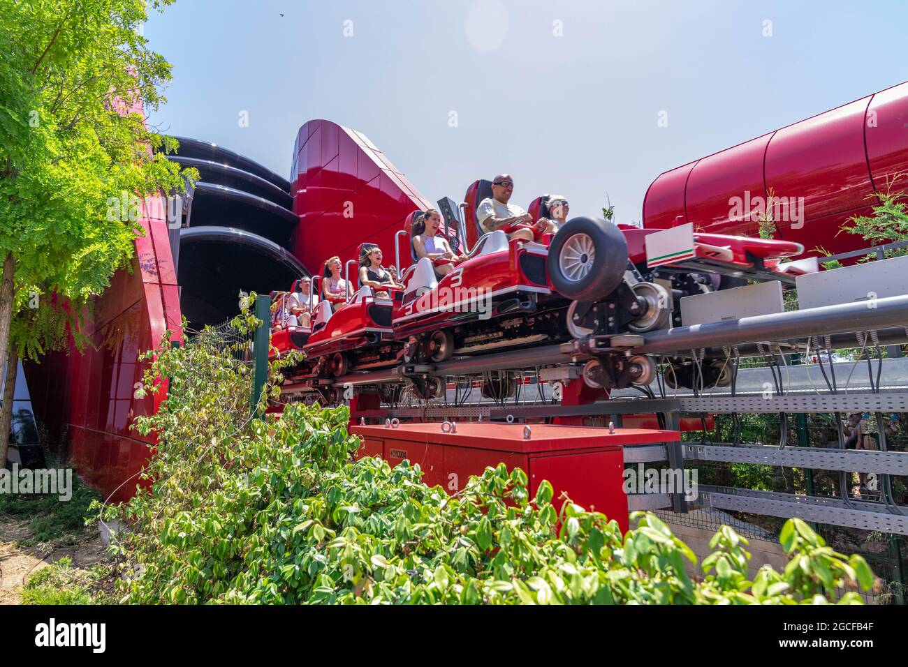 Red Force 112 Mph 367 Foot Ferrari Themed Rollercoaster Ferrari Land ...