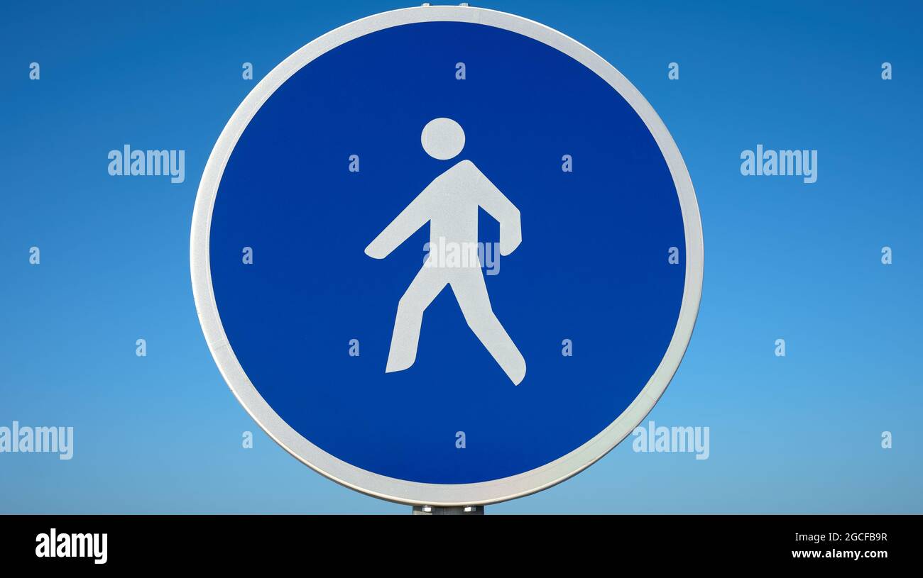Blue traffic sign hi-res stock photography and images - Alamy
