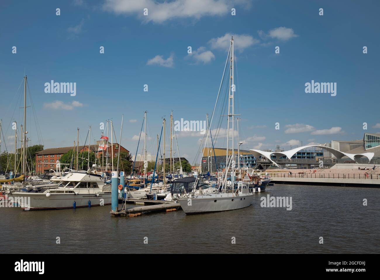 Hull marina yorkshire boats hi-res stock photography and images - Alamy