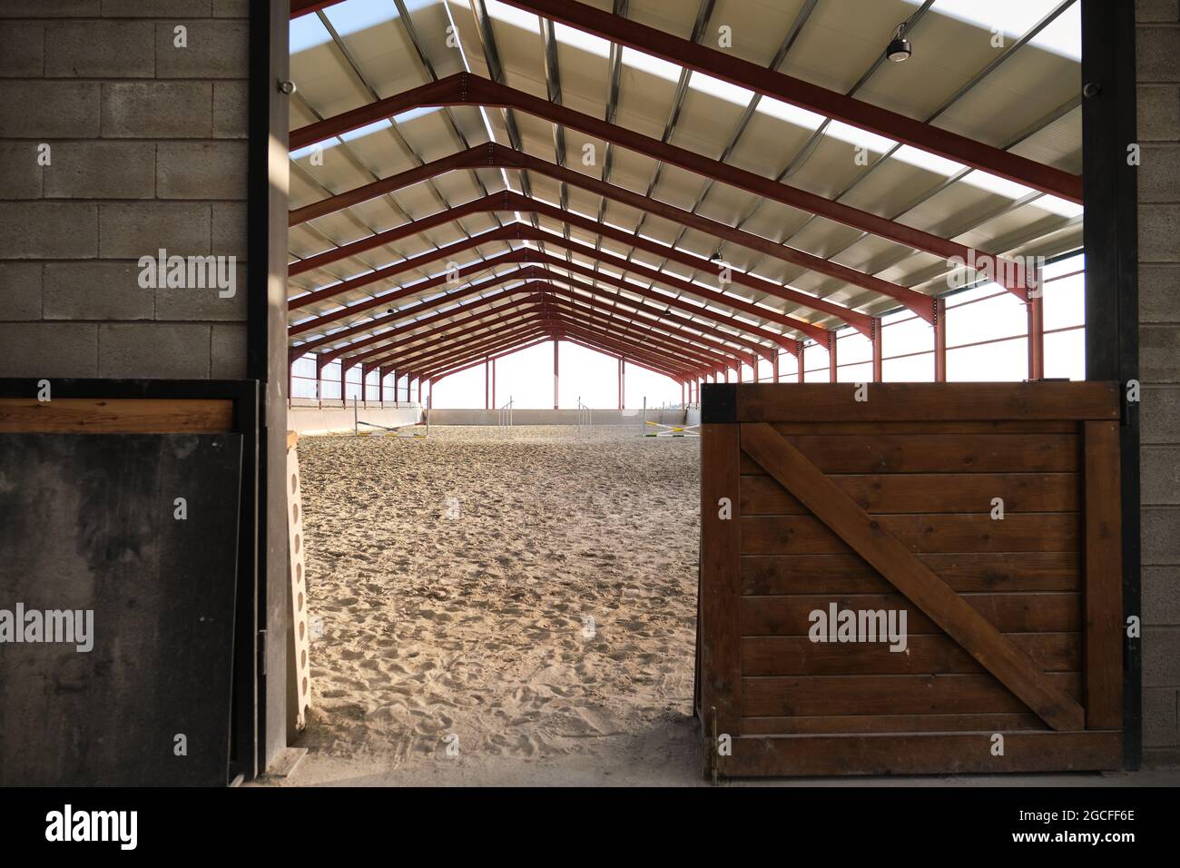 Empty horse stadium hi-res stock photography and images - Alamy