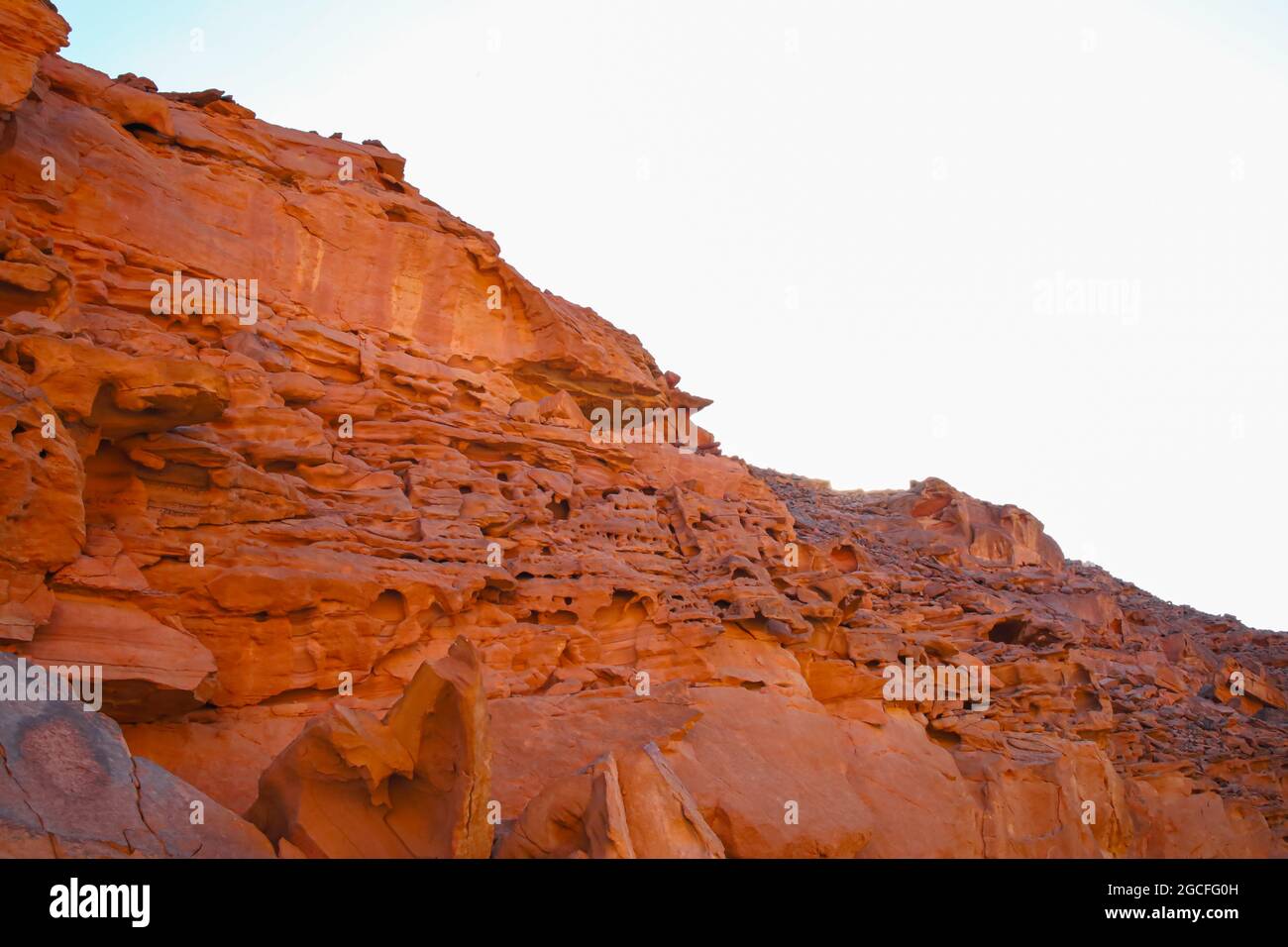 the red rocks of the canyon which is located in the desert Stock Photo ...