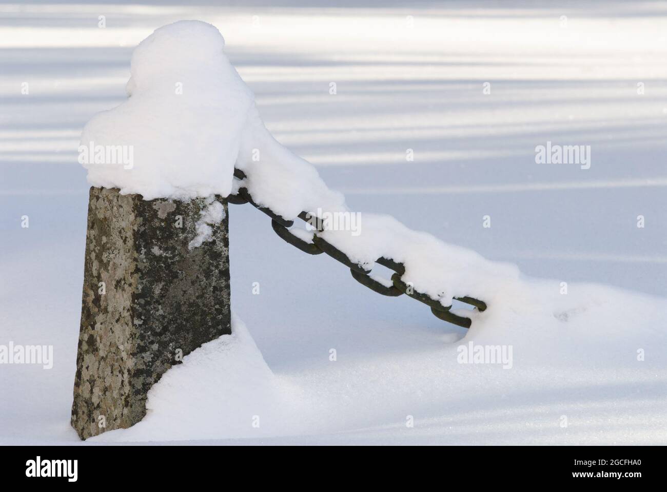 Bollard and chain in cemetery Stock Photo - Alamy