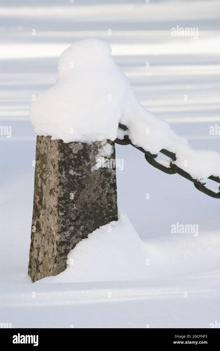 Bollard and chain in cemetery Stock Photo - Alamy
