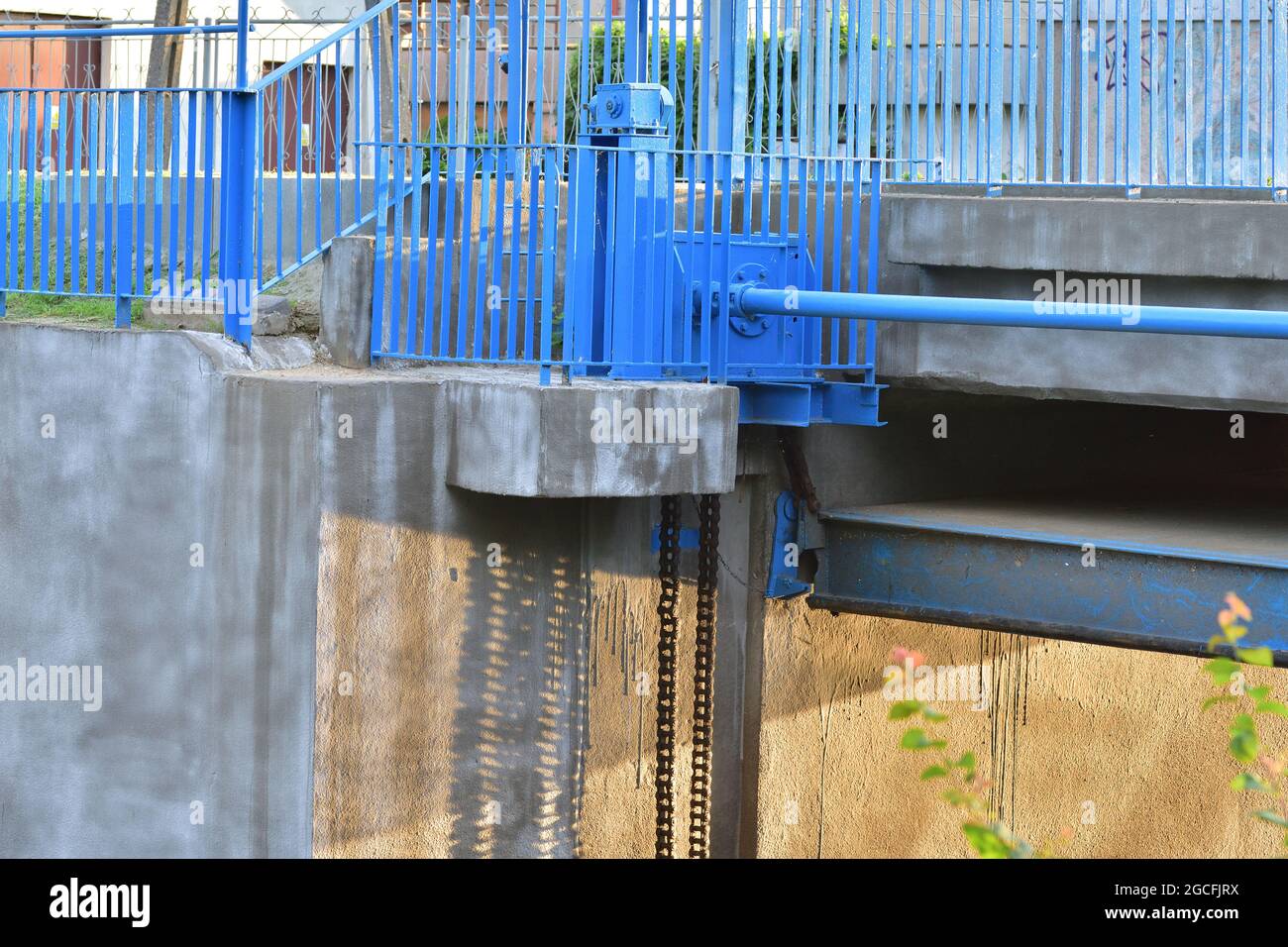 Historic mechanism for raising and lowering the lock gates for flood ...