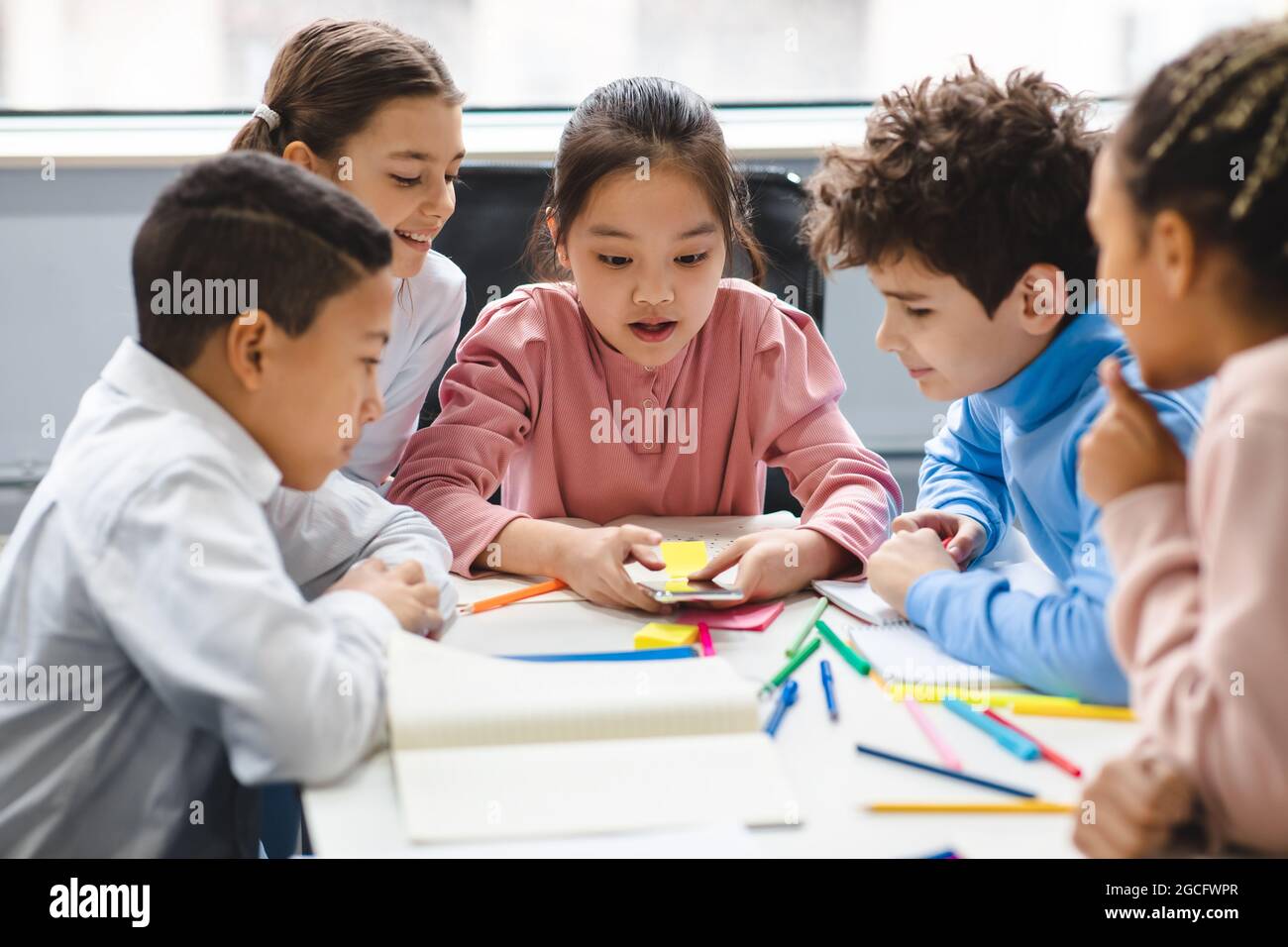 Multicultural kids hi-res stock photography and images - Alamy