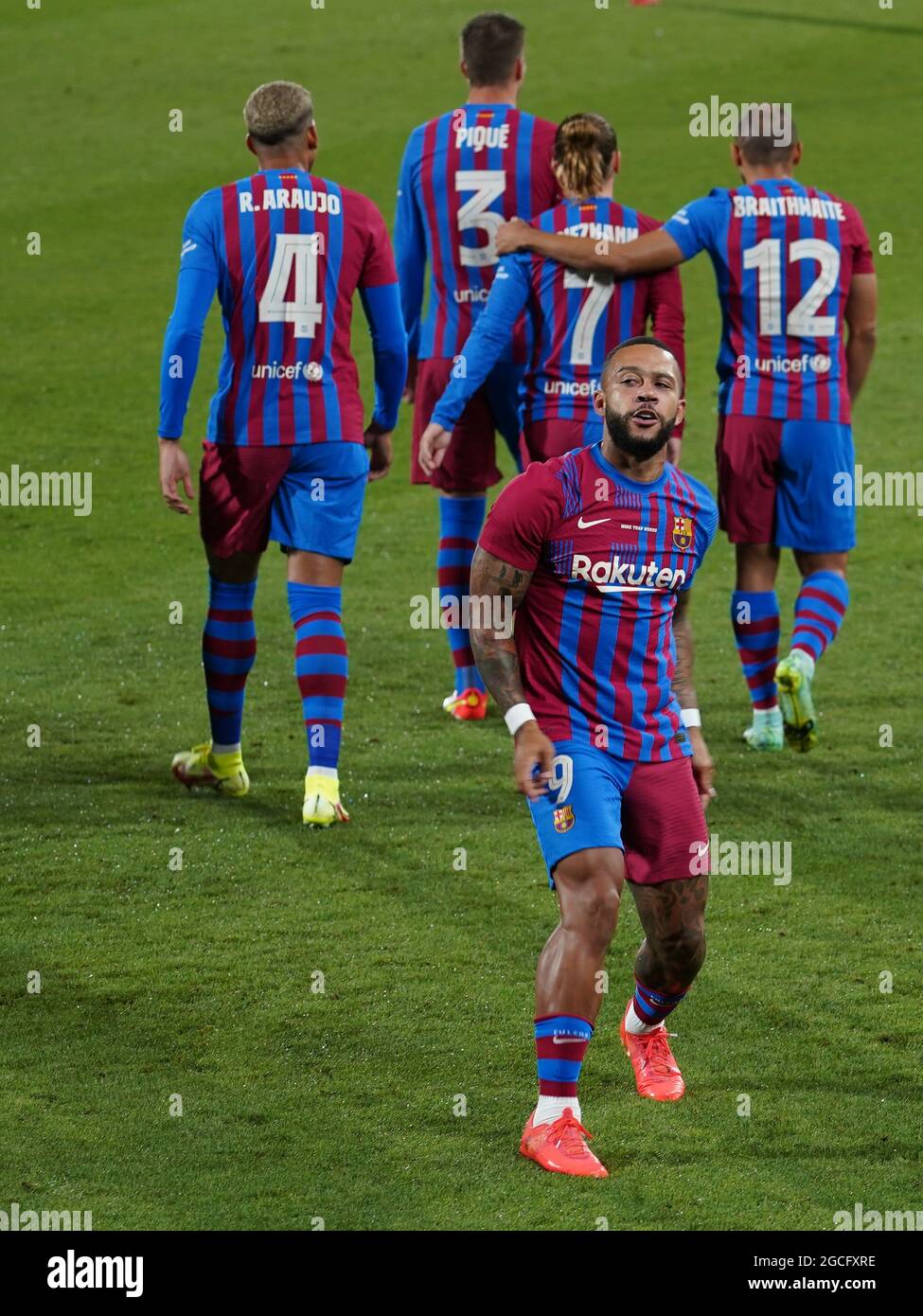 Memphis Depay of FC Barcelona celebrates after scoring the 1-0 during ...