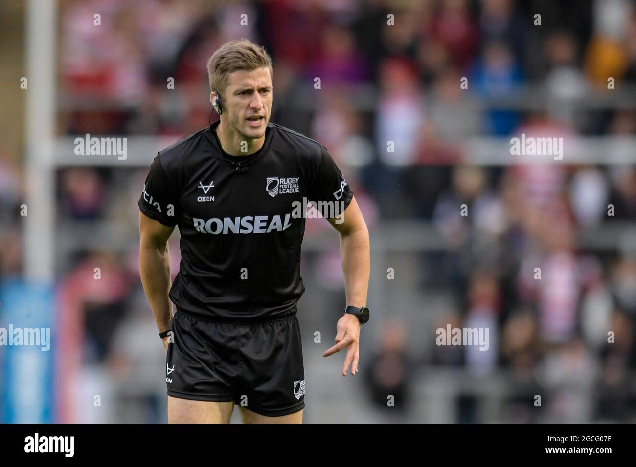 Referee Chris Kendall in action during the game Stock Photo - Alamy