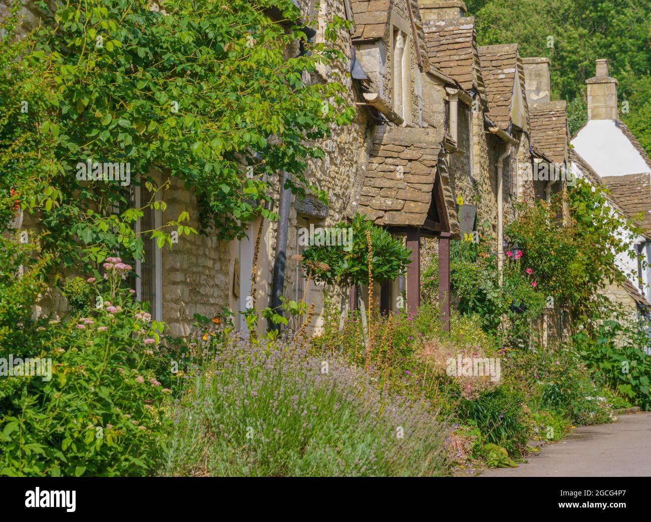 beautiful 16th 17th century property in a scenic Wiltshire Cotswold ...