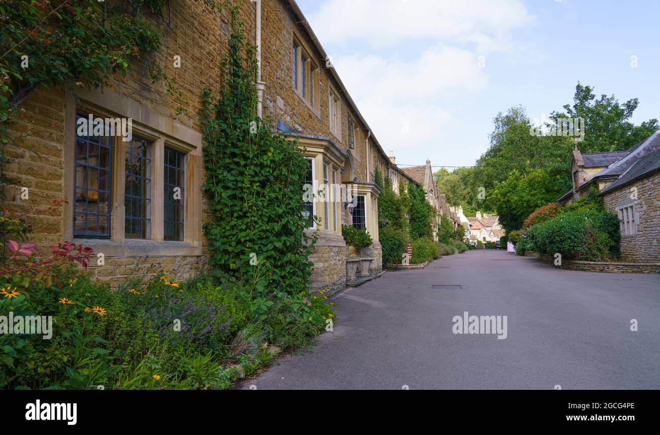 beautiful 16th 17th century property in a scenic Wiltshire Cotswold ...