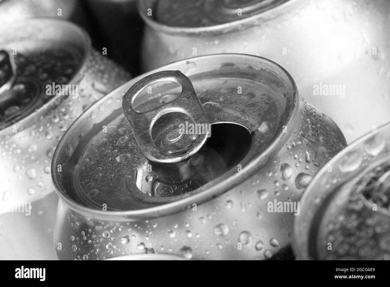 Top of open wet beer can close up Stock Photo - Alamy