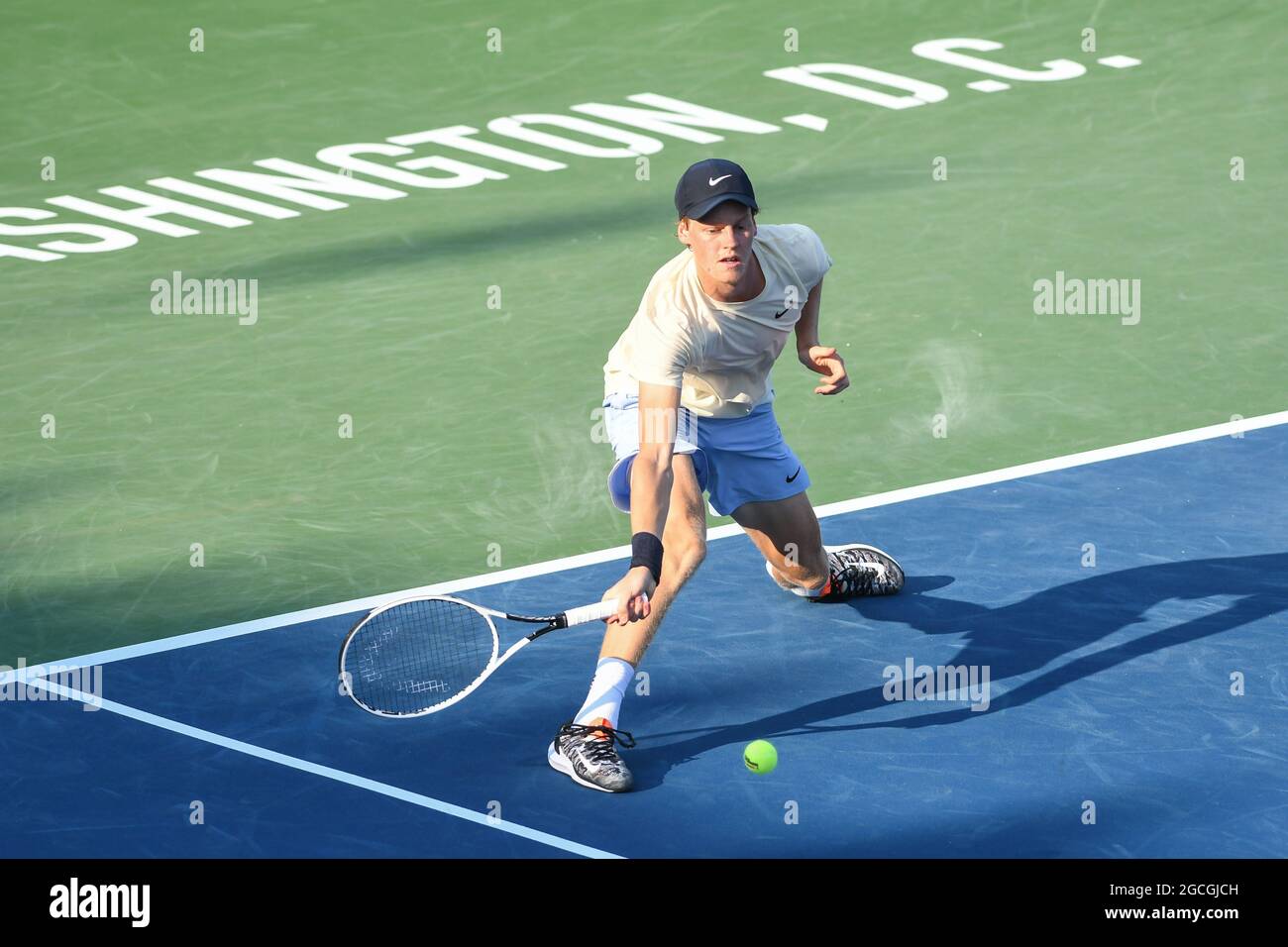 Jannik sinner mackenzie mcdonald hi-res stock photography and images ...