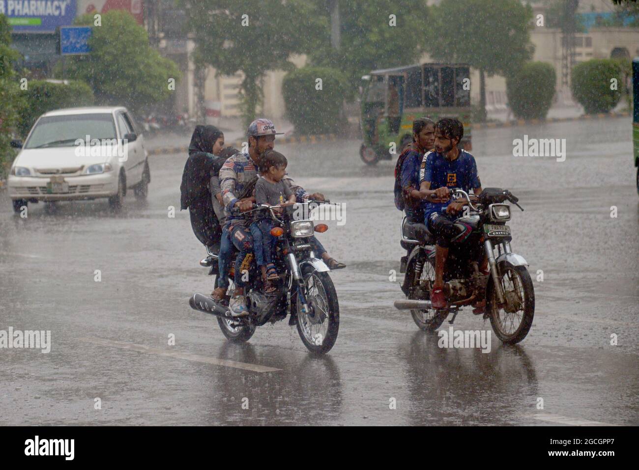 Lahore, Pakistan. 08th Aug, 2021. Pakistani motorists on their way ...
