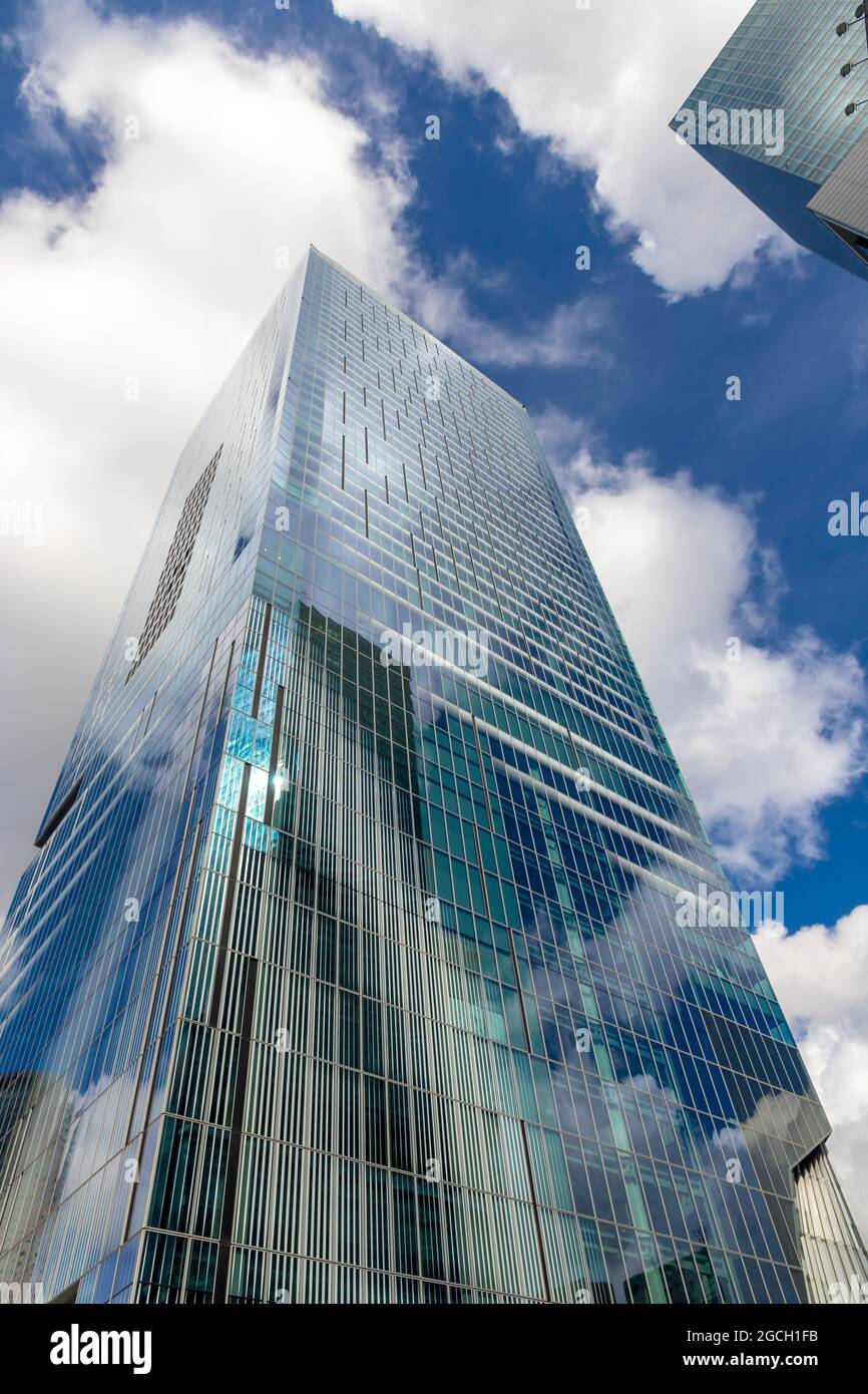 Reflective buildings hi-res stock photography and images - Alamy