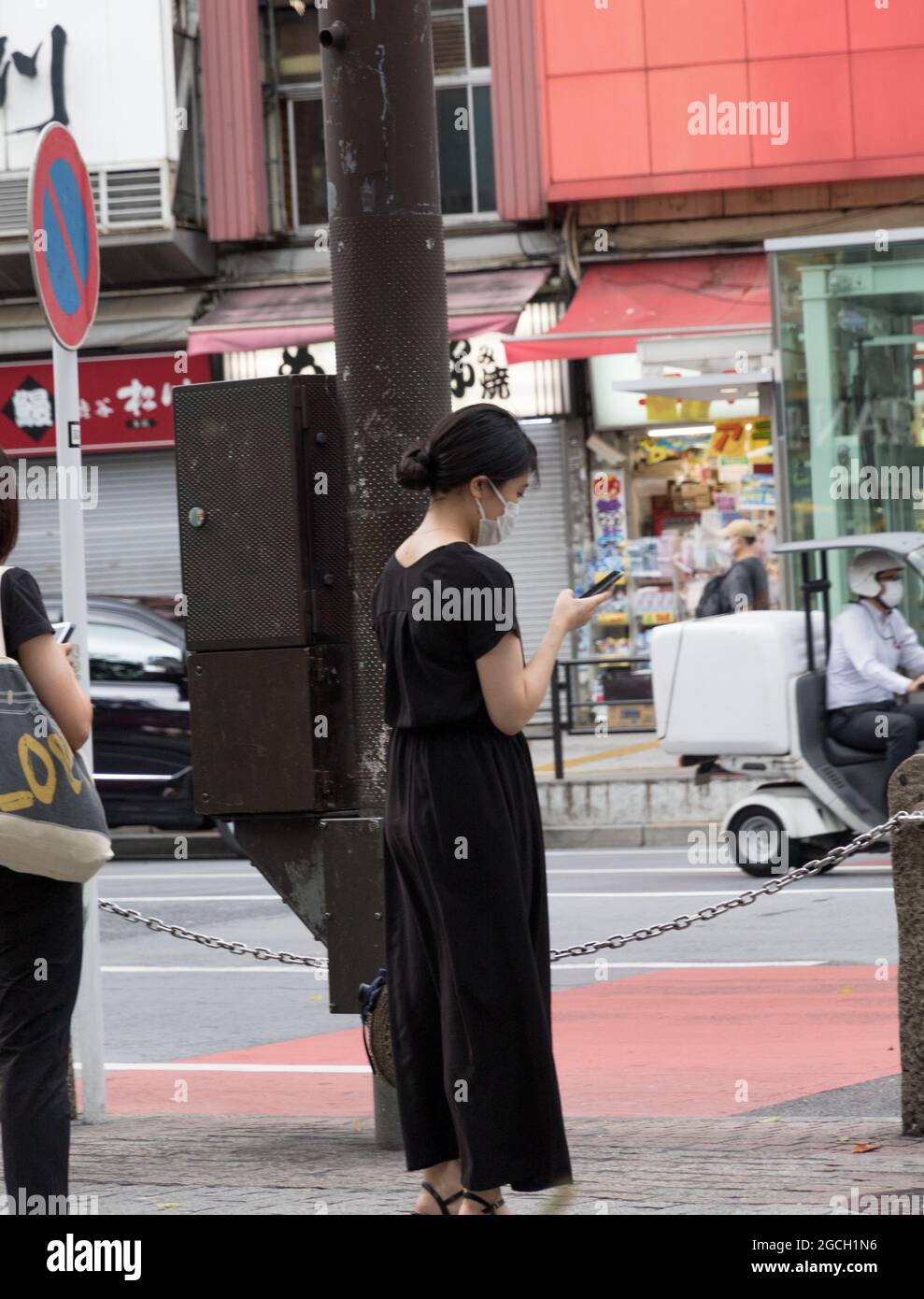 Japanese women doing normal things Stock Photo - Alamy