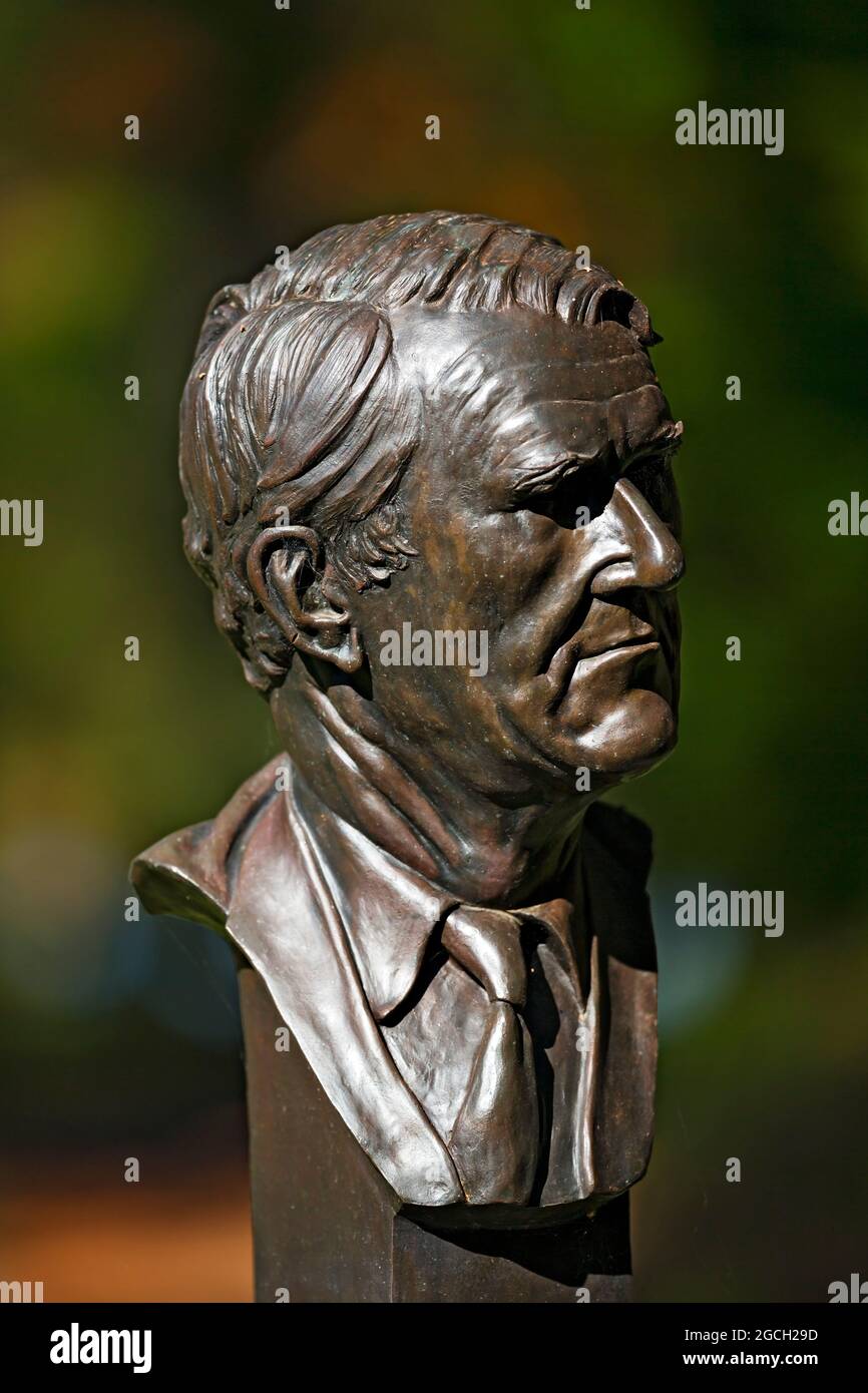 Ballarat Australia / Bronze bust of former Australian Prime Minister ...