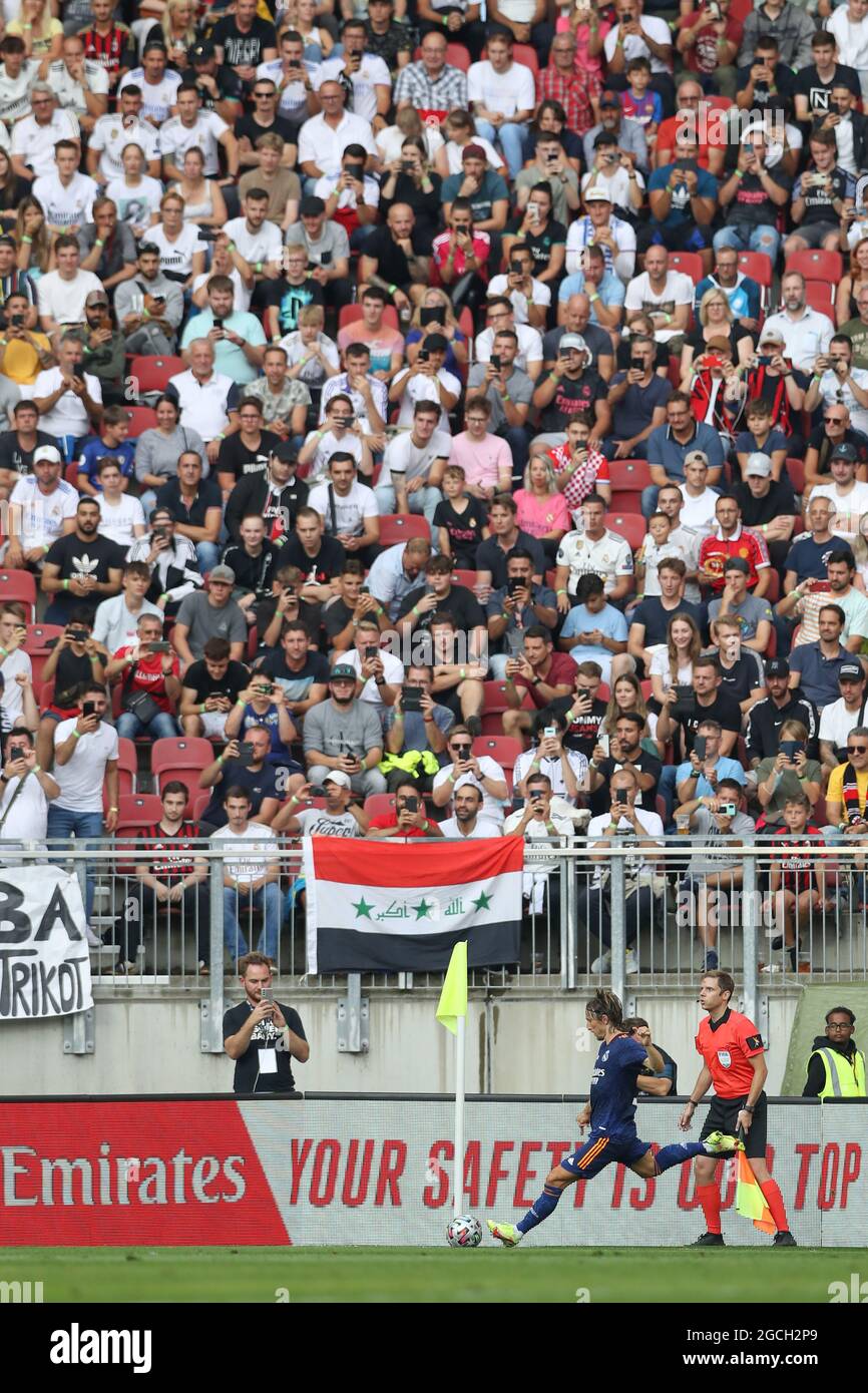 Real madrid takes corner hi-res stock photography and images - Alamy