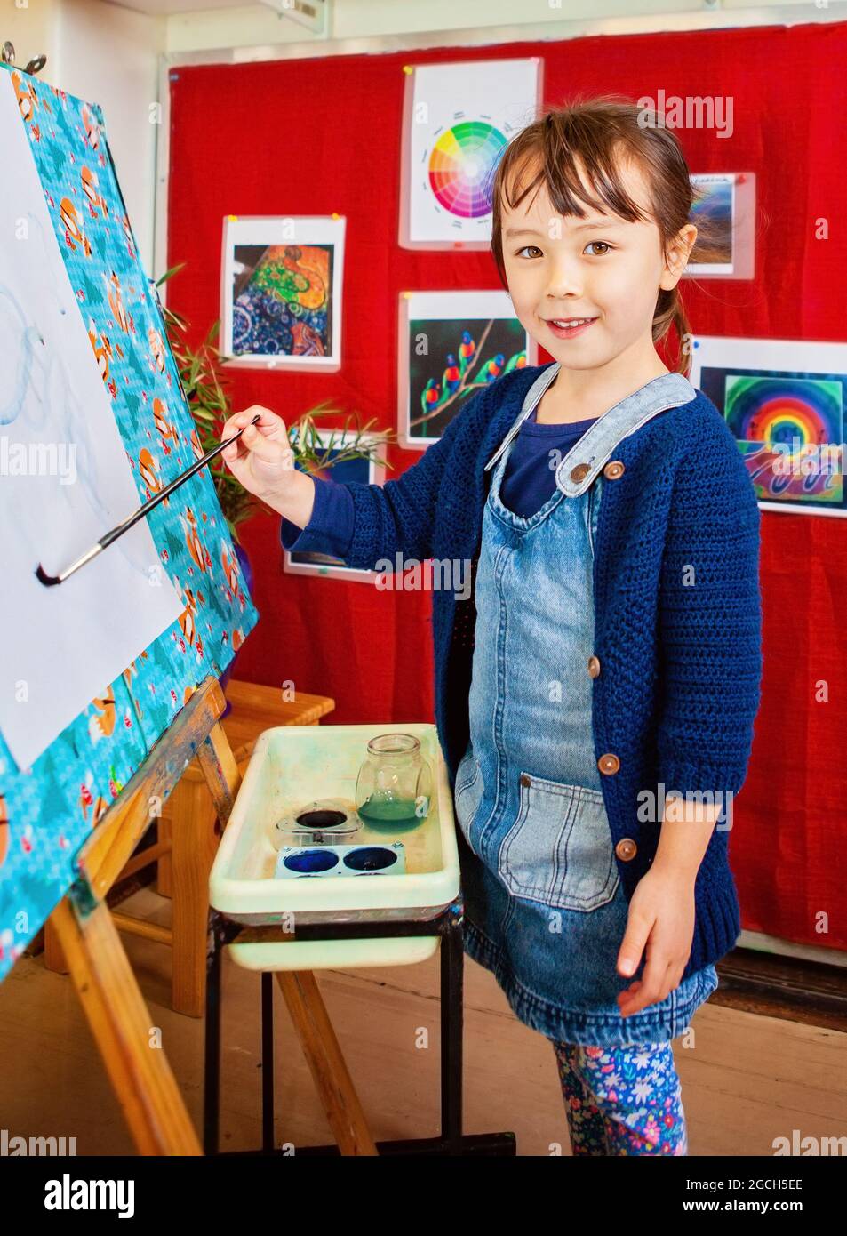 Child doing art hi-res stock photography and images - Alamy