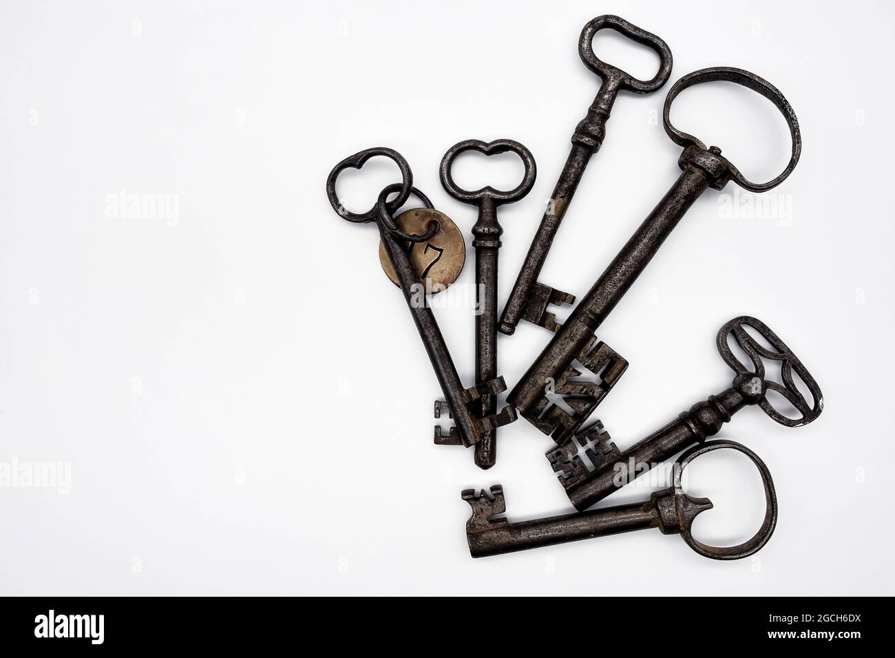 Antique brass keys hi-res stock photography and images - Alamy