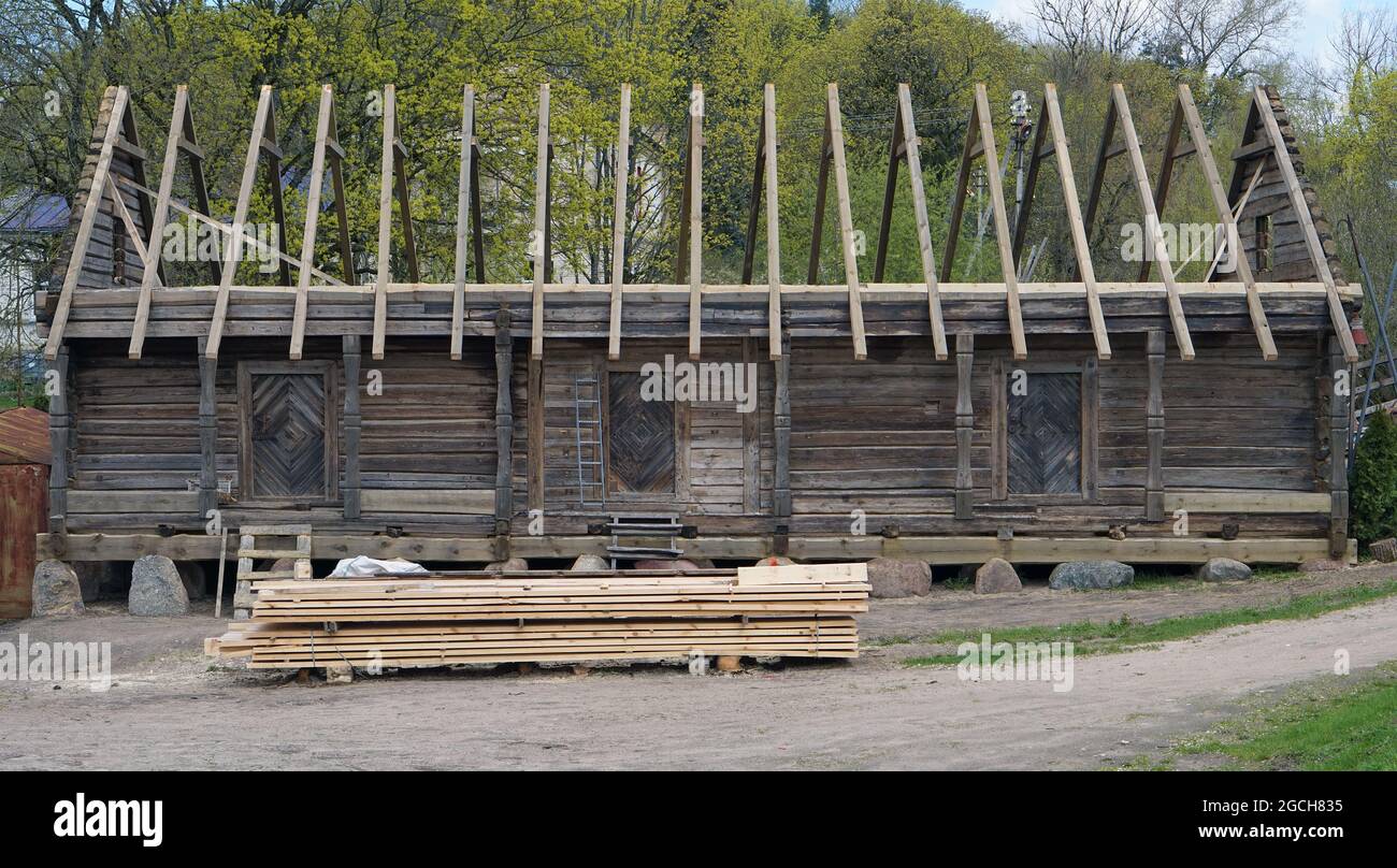 Unfinished building of wooden rural barn landscape Stock Photo - Alamy
